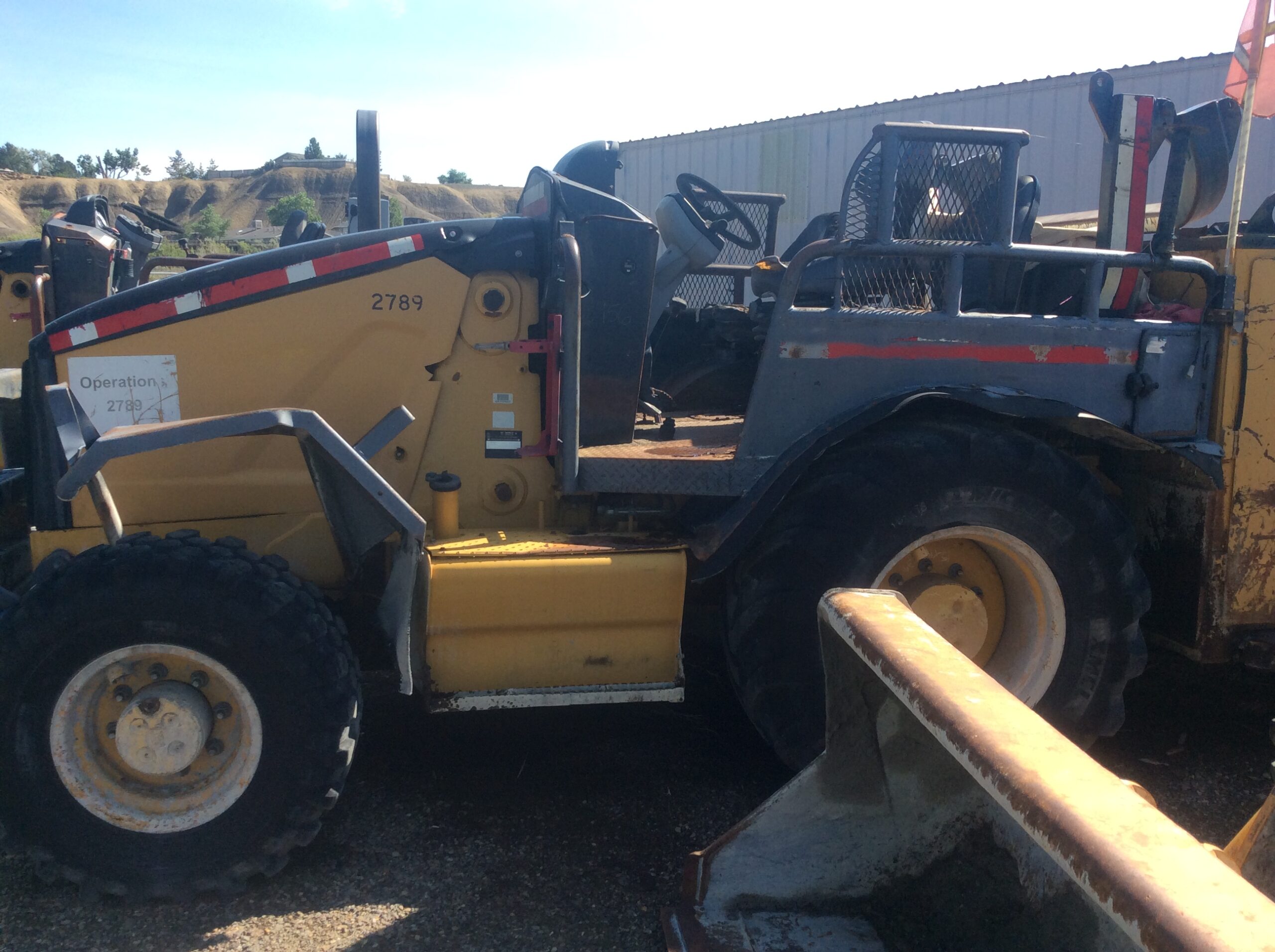 Caterpillar 414E Tractor - Mining Equipment & Supply LLC