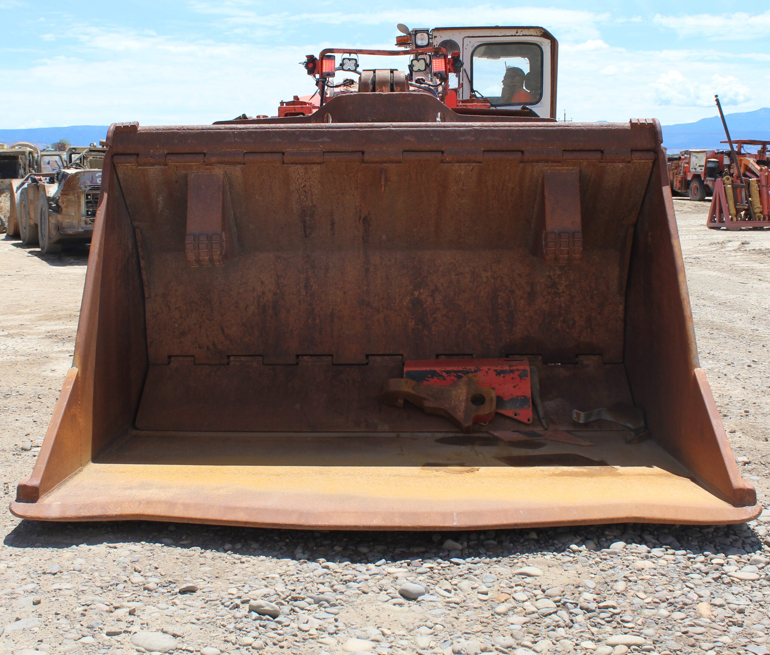 Sandvik LH-517 - Mining Equipment & Supply LLC