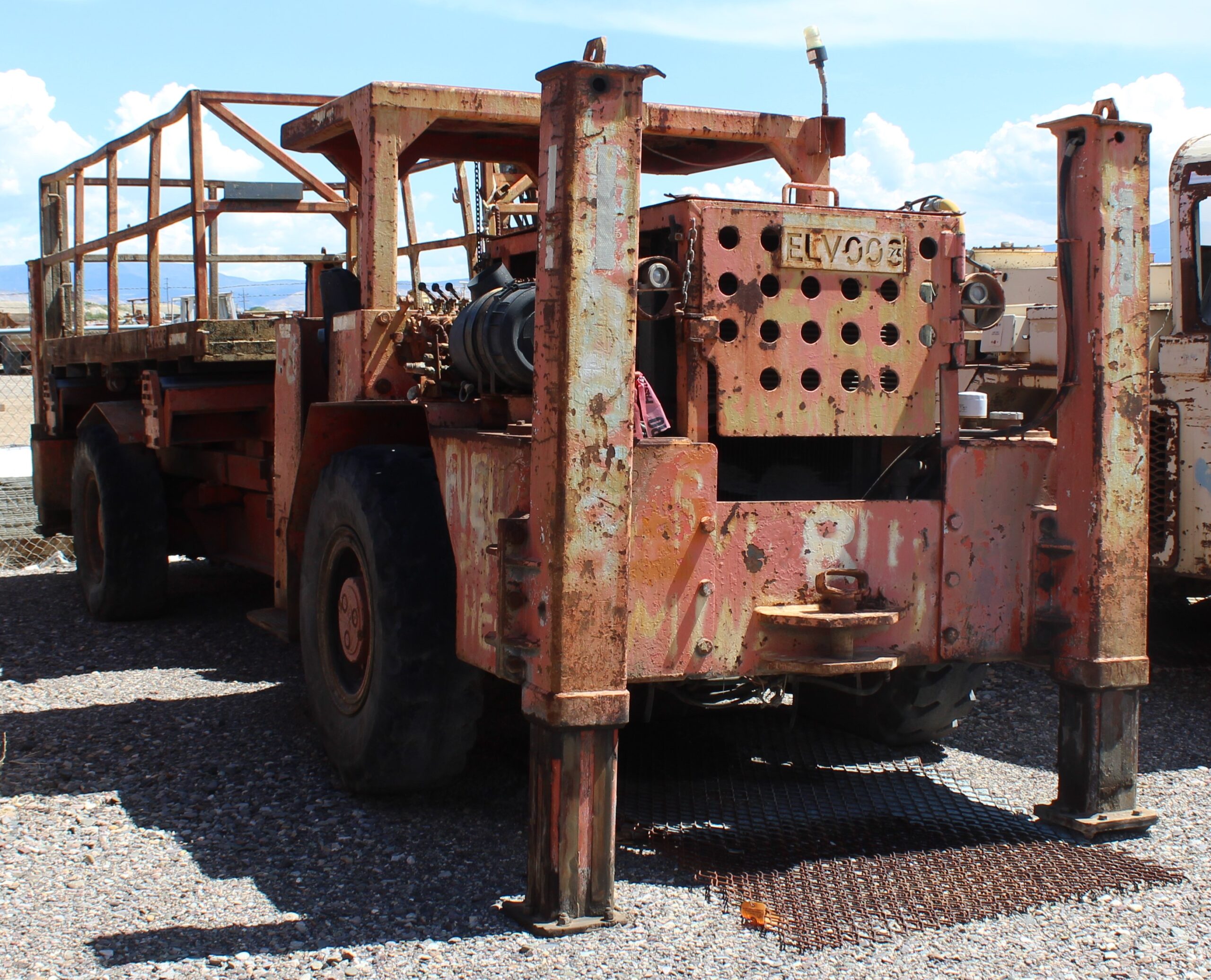 DUX SL6000S Scissor Deck - Mining Equipment & Supply LLC