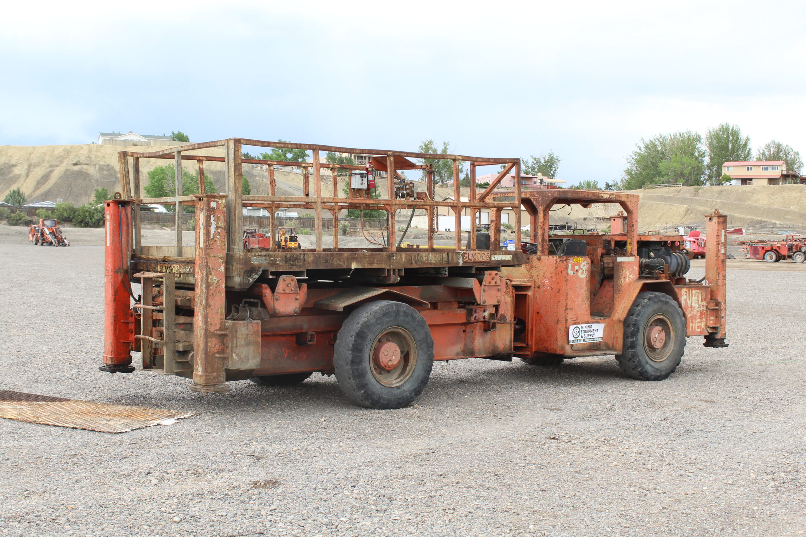 DUX SL6000S Scissor Deck - Mining Equipment & Supply LLC